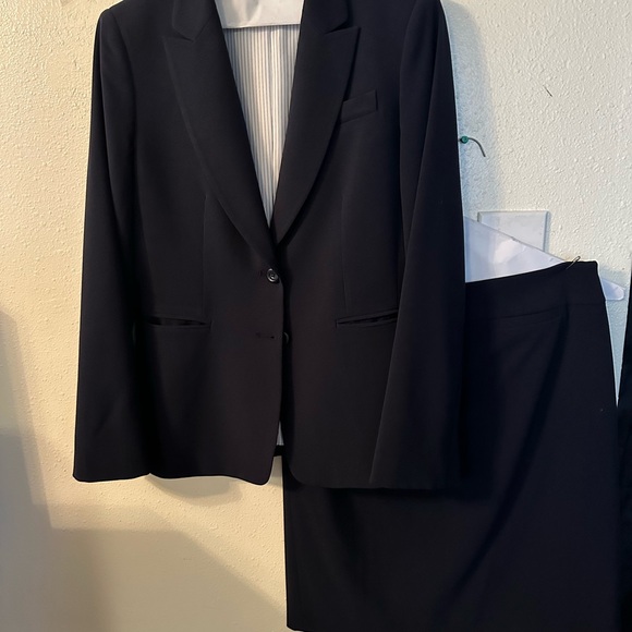 Tahari | Other | Tahari Navy Professional Suit Set | Poshmark